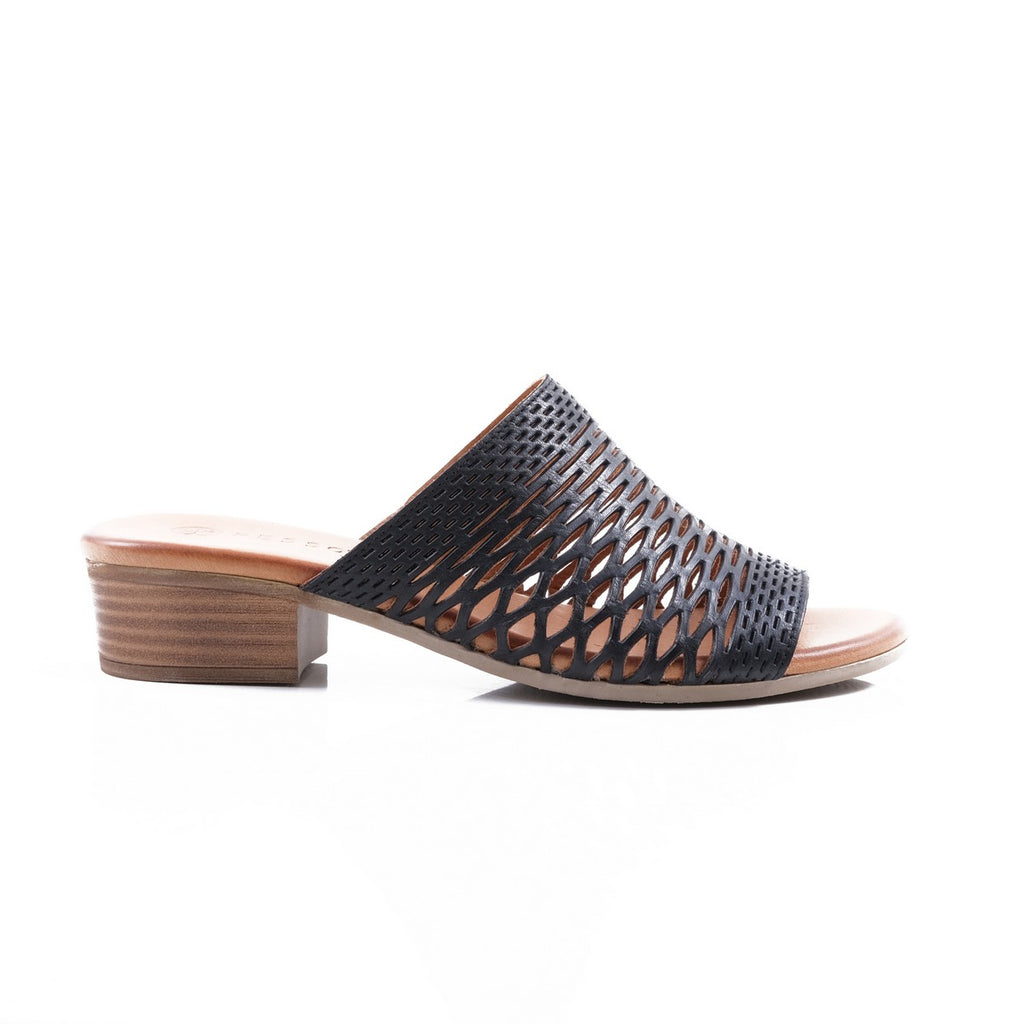 Pesso Sherise Black – Step Ahead