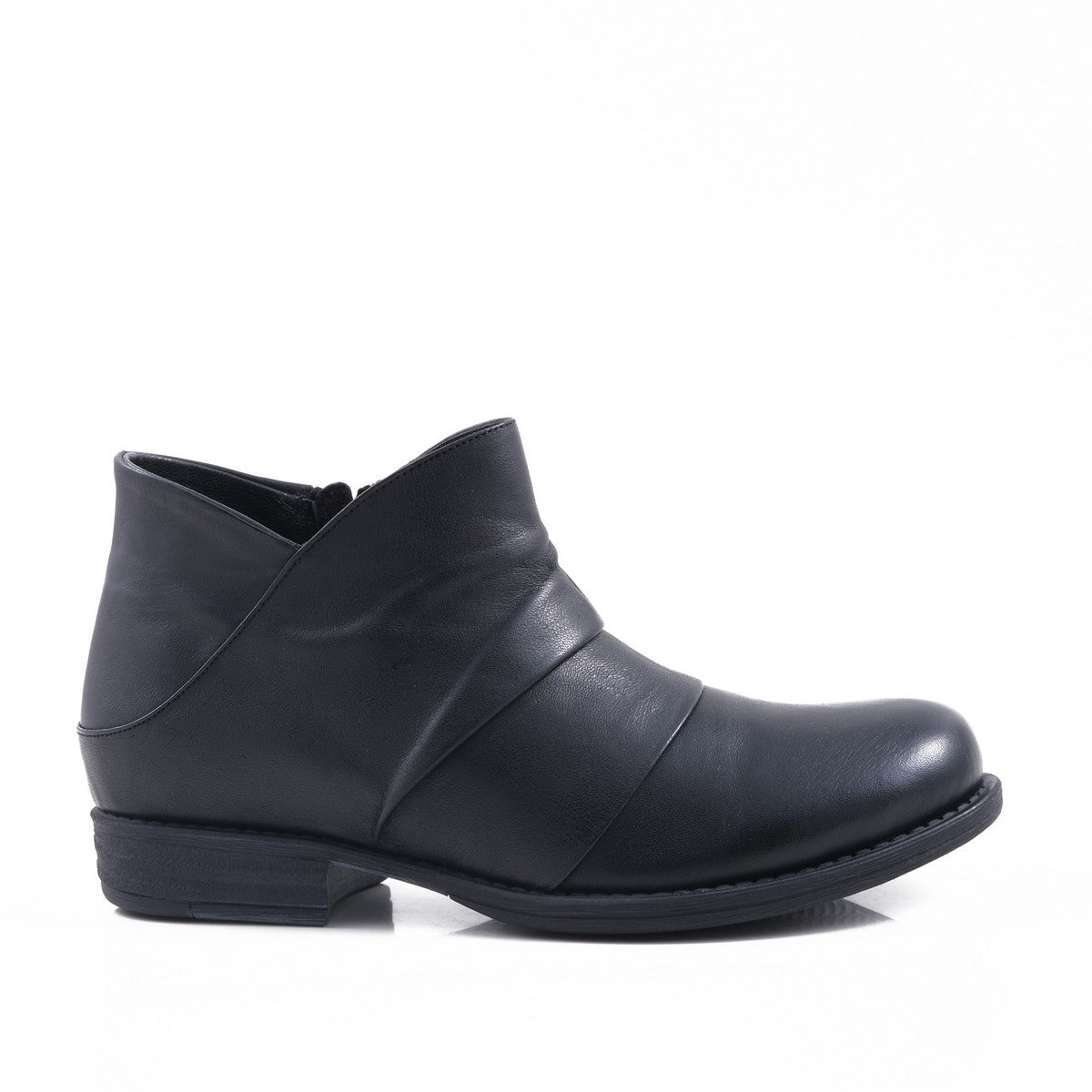 Pesso Solitude Black – Step Ahead